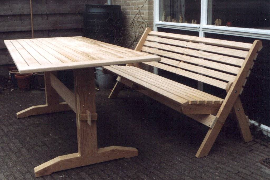Dia reportage/Tamme kastanje tuintafel en bank